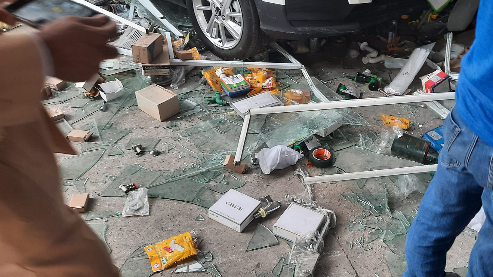 Ảnh TNGT: VinFast VF 5 BKS 15K 12903 – chiếc xe đầu tiên gặp tai nạn?